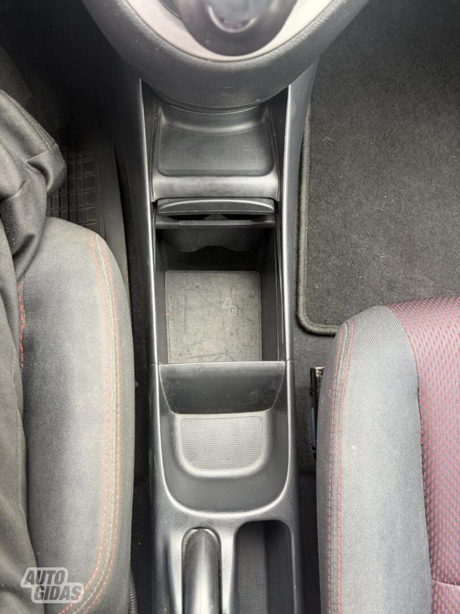 Honda Civic 2004 in Vilnius, with an engine capacity of 1.70 L and mileage of 281 thousand km for 1299 €, photo 14 on AUTOMOTO.COM.LV