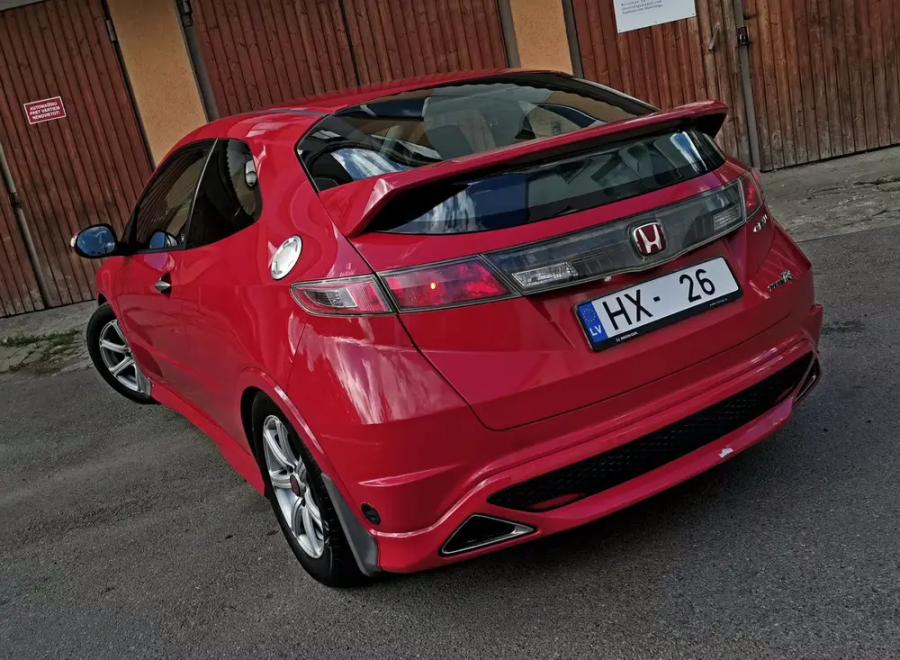Honda Civic 2007 in Riga, with an engine capacity of 2.00 L and mileage of 297 thousand km for 4390 €, photo 3 on AUTOMOTO.COM.LV