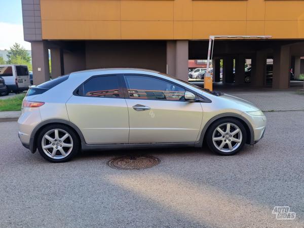 Honda Civic 2008 Viļņa, ar dzinēja tilpumu 1.80 L un nobraukumu 299 tūkst. km par 1250 €, foto 5 vietnē AUTOMOTO.COM.LV