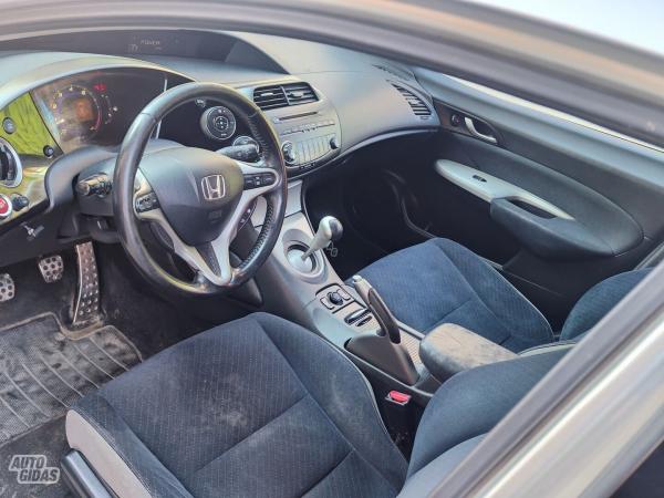 Honda Civic 2008 Viļņa, ar dzinēja tilpumu 1.80 L un nobraukumu 299 tūkst. km par 1250 €, foto 9 vietnē AUTOMOTO.COM.LV