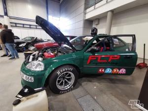 Green Honda Civic 2000 in Vilnius, with an engine capacity of 2.10 L and mileage of 1 thousand km for 14000 €, photo  on AUTOMOTO.COM.LV