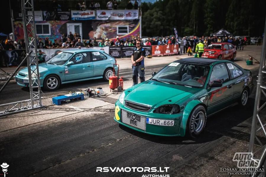 Green Honda Civic 2000 in Vilnius, with an engine capacity of 2.10 L and mileage of 1 thousand km for 14000 €, photo 4 on AUTOMOTO.COM.LV