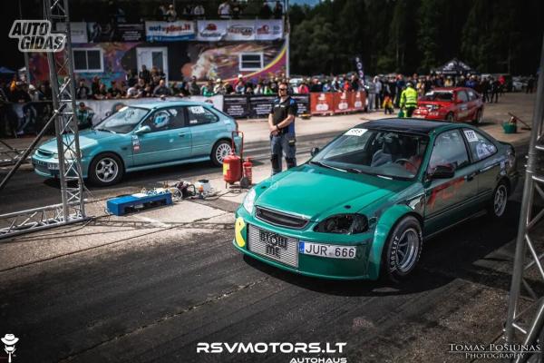 Green Honda Civic 2000 in Vilnius, with an engine capacity of 2.10 L and mileage of 0 thousand km for 13000 €, photo 3 on AUTOMOTO.COM.LV