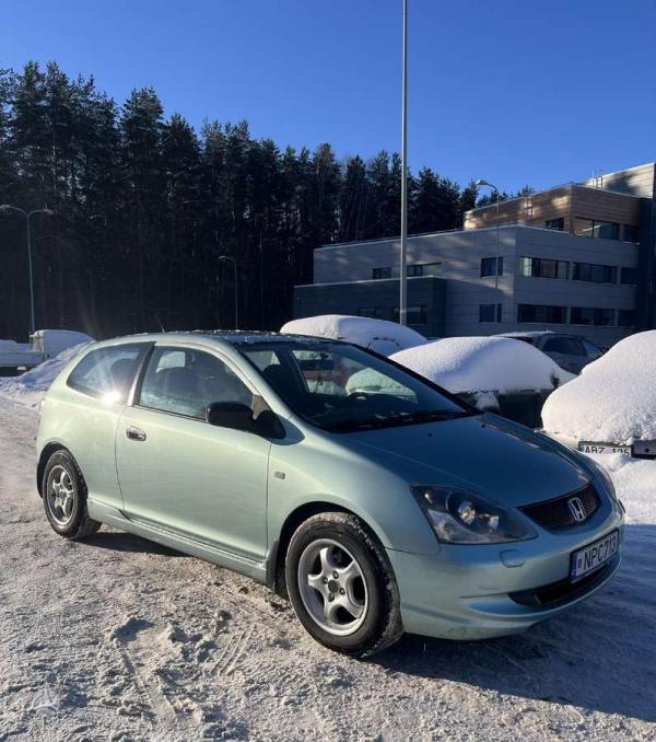 Green Honda Civic 2005 in Vilnius, with an engine capacity of 1.40 L and mileage of 225 thousand km for 1280 €, photo 2 on AUTOMOTO.COM.LV