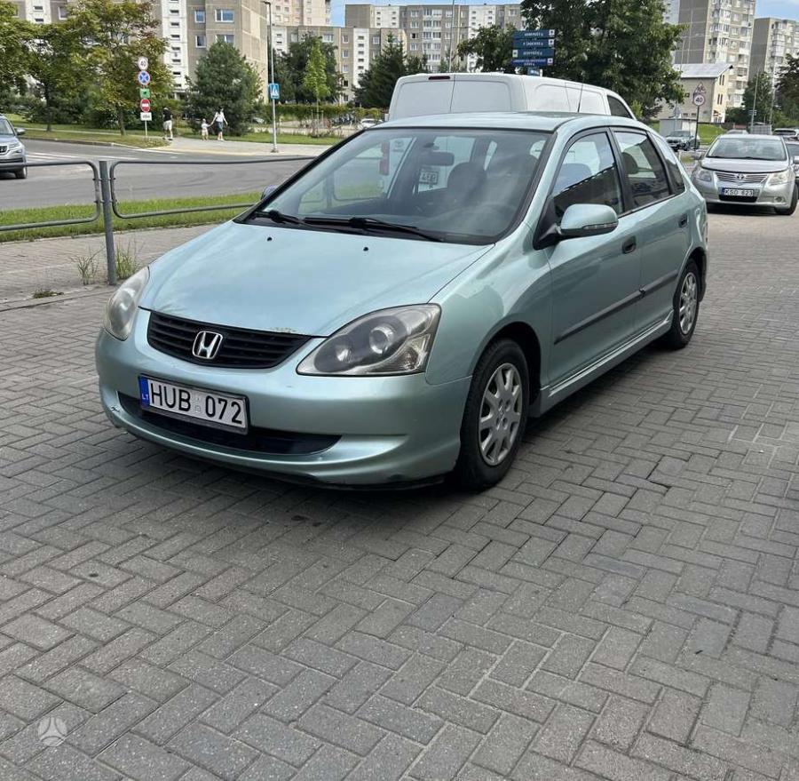 Green Honda Civic 2004 in Vilnius, with an engine capacity of 1.40 L and mileage of 194 thousand km for 1300 €, photo 1 on AUTOMOTO.COM.LV