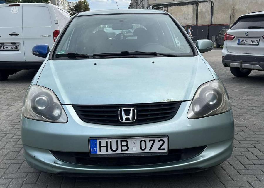 Green Honda Civic 2004 in Vilnius, with an engine capacity of 1.40 L and mileage of 194 thousand km for 1300 €, photo 3 on AUTOMOTO.COM.LV