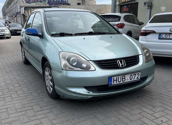 Green Honda Civic 2004 in Vilnius, with an engine capacity of 1.40 L and mileage of 194 thousand km for 1300 €, photo 3 on AUTOMOTO.COM.LV