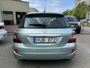 Green Honda Civic 2004 in Vilnius, with an engine capacity of 1.40 L and mileage of 194 thousand km for 1300 €, photo 6 on AUTOMOTO.COM.LV