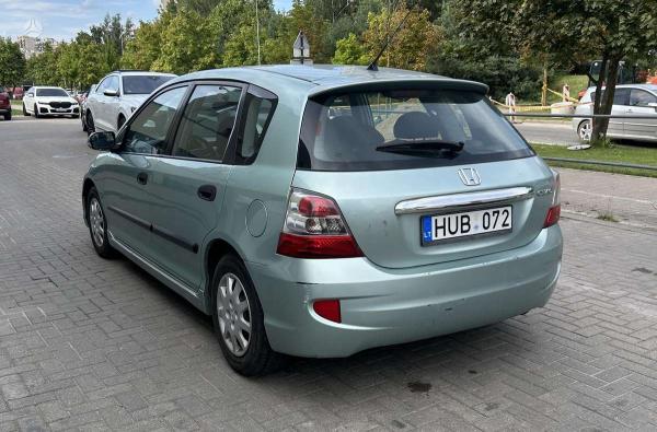 Green Honda Civic 2004 in Vilnius, with an engine capacity of 1.40 L and mileage of 194 thousand km for 1300 €, photo 6 on AUTOMOTO.COM.LV