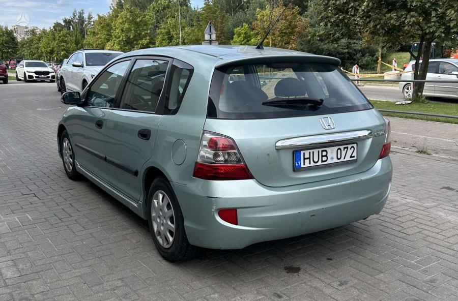 Green Honda Civic 2004 in Vilnius, with an engine capacity of 1.40 L and mileage of 194 thousand km for 1300 €, photo 7 on AUTOMOTO.COM.LV