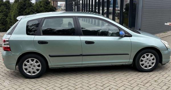 Green Honda Civic 2004 in Vilnius, with an engine capacity of 1.40 L and mileage of 194 thousand km for 1300 €, photo 5 on AUTOMOTO.COM.LV