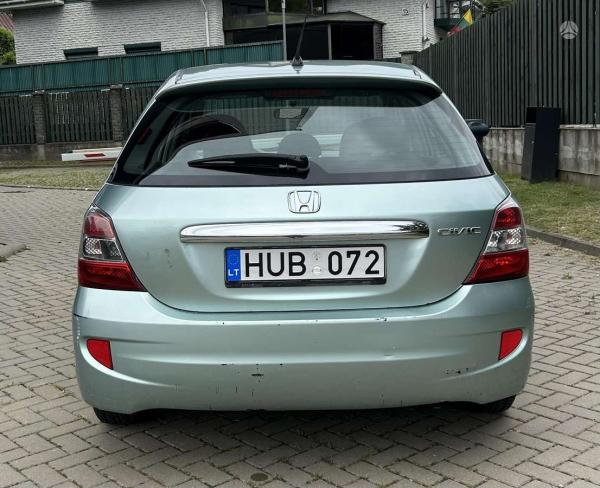 Green Honda Civic 2004 in Vilnius, with an engine capacity of 1.40 L and mileage of 194 thousand km for 1300 €, photo 7 on AUTOMOTO.COM.LV