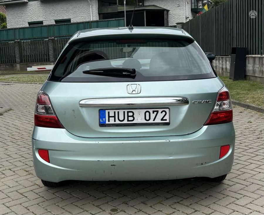 Green Honda Civic 2004 in Vilnius, with an engine capacity of 1.40 L and mileage of 196 thousand km for 1250 €, photo 9 on AUTOMOTO.COM.LV
