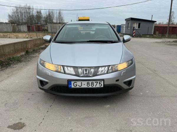 Green Honda Civic 2005 in Riga, with an engine capacity of 1.60 L and mileage of 0 thousand km for 1599 €, photo 8 on AUTOMOTO.COM.LV