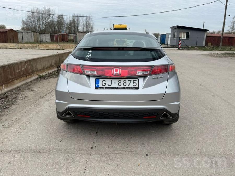 Зеленый Хонда Цивик 2005 в Рига, объемом двигателя 1.60 л и пробегом 0 тыс. км за 1399 €, фото 5 на AUTOMOTO.COM.LV