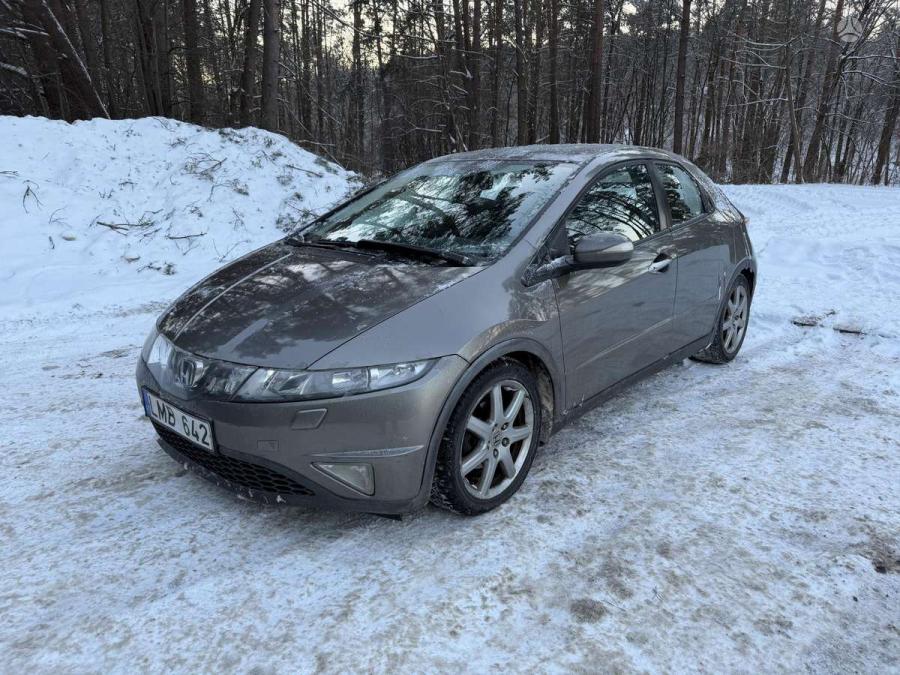 Green Honda Civic 2006 in Vilnius, with an engine capacity of 2.20 L and mileage of 288 thousand km for 2250 €, photo 1 on AUTOMOTO.COM.LV