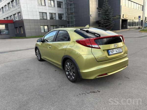 Green Honda Civic 2012 in Riga, with an engine capacity of 1.80 L and mileage of 170 thousand km for 6700 €, photo 3 on AUTOMOTO.COM.LV