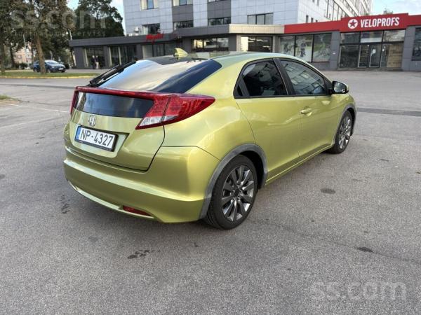 Green Honda Civic 2012 in Riga, with an engine capacity of 1.80 L and mileage of 170 thousand km for 6700 €, photo 5 on AUTOMOTO.COM.LV