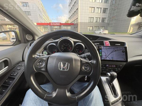 Green Honda Civic 2012 in Riga, with an engine capacity of 1.80 L and mileage of 170 thousand km for 6700 €, photo 8 on AUTOMOTO.COM.LV