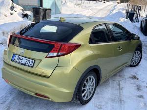 Green Honda Civic 2013 in Vilnius, with an engine capacity of 2.20 L and mileage of 269 thousand km for 4900 €, photo 5 on AUTOMOTO.COM.LV