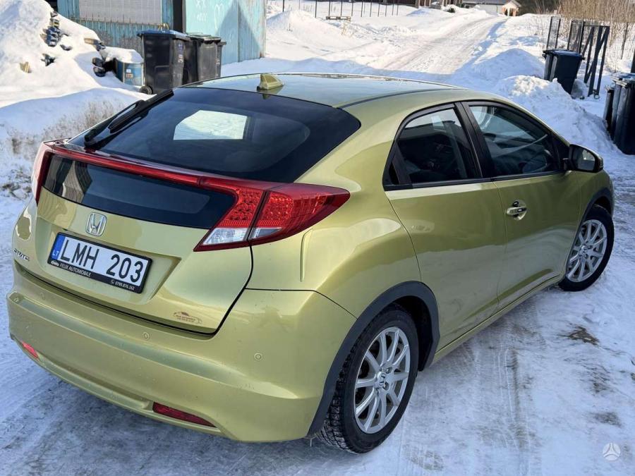 Green Honda Civic 2013 in Vilnius, with an engine capacity of 2.20 L and mileage of 269 thousand km for 4900 €, photo 5 on AUTOMOTO.COM.LV
