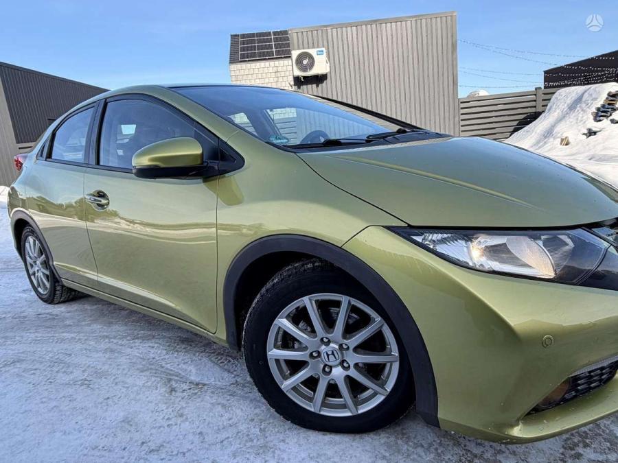 Green Honda Civic 2013 in Vilnius, with an engine capacity of 2.20 L and mileage of 269 thousand km for 4900 €, photo 12 on AUTOMOTO.COM.LV