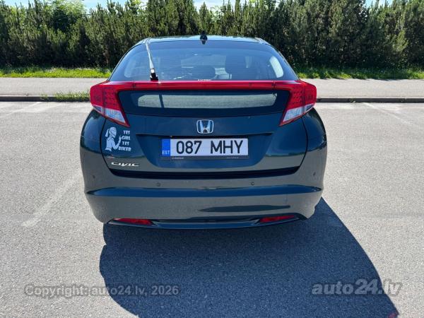 Green Honda Civic 2013 in Tallinn, with an engine capacity of 1.80 L and mileage of 183 thousand km for 6900 €, photo 4 on AUTOMOTO.COM.LV