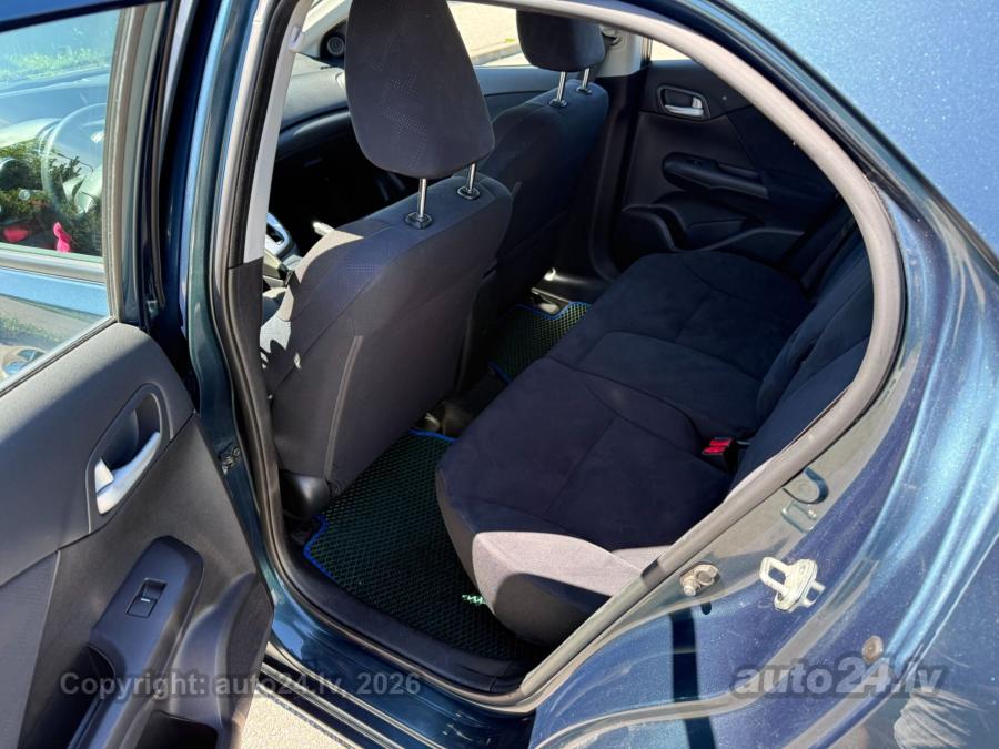 Green Honda Civic 2013 in Tallinn, with an engine capacity of 1.80 L and mileage of 183 thousand km for 6900 €, photo 11 on AUTOMOTO.COM.LV