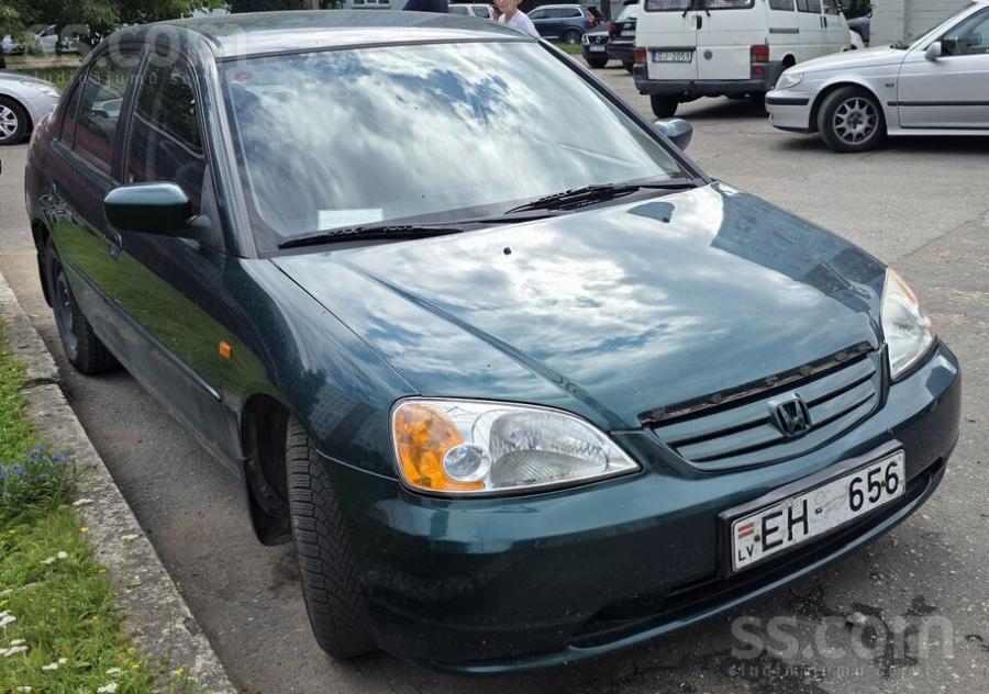 Green Honda Civic 2001 in Riga, with an engine capacity of 1.60 L and mileage of 215 thousand km for 690 €, photo 3 on AUTOMOTO.COM.LV