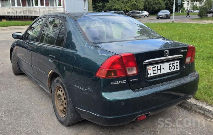 Green Honda Civic 2001 in Riga, with an engine capacity of 1.60 L and mileage of 215 thousand km for 690 €, photo 4 on AUTOMOTO.COM.LV