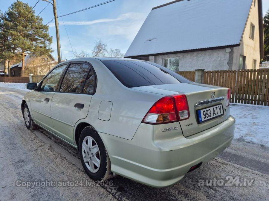 Zaļš Honda Civic 2004 Tallina, ar dzinēja tilpumu 1.60 L un nobraukumu 240 tūkst. km par 1400 €, foto 3 vietnē AUTOMOTO.COM.LV