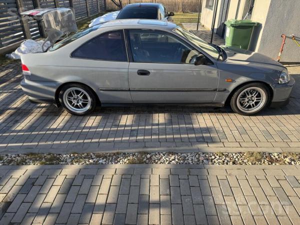 Grey Honda Civic 1997 in Riga, with an engine capacity of 1.60 L and mileage of 229 thousand km for 3000 €, photo 3 on AUTOMOTO.COM.LV