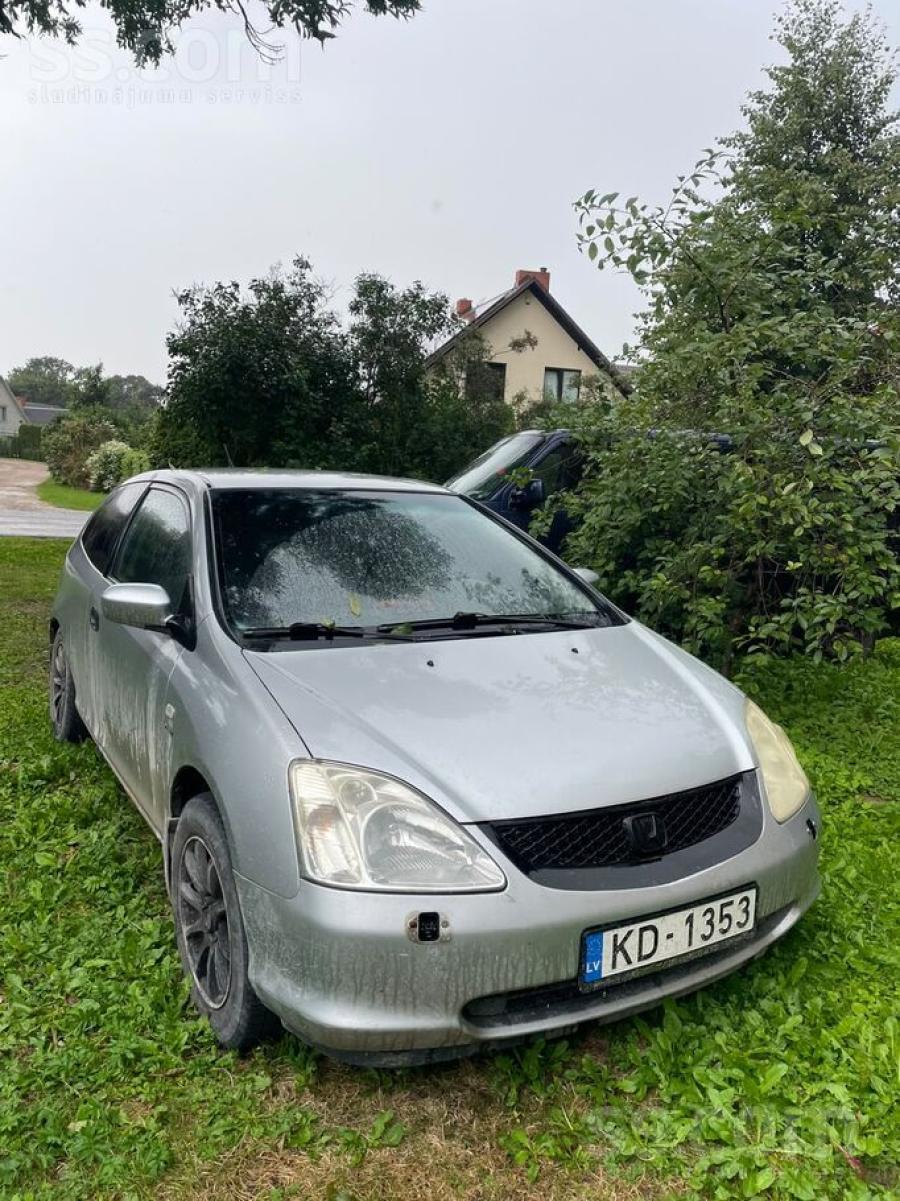 Grey Honda Civic 2003 in Bauska, with an engine capacity of 1.60 L and mileage of 300 thousand km for 1350 €, photo 1 on AUTOMOTO.COM.LV