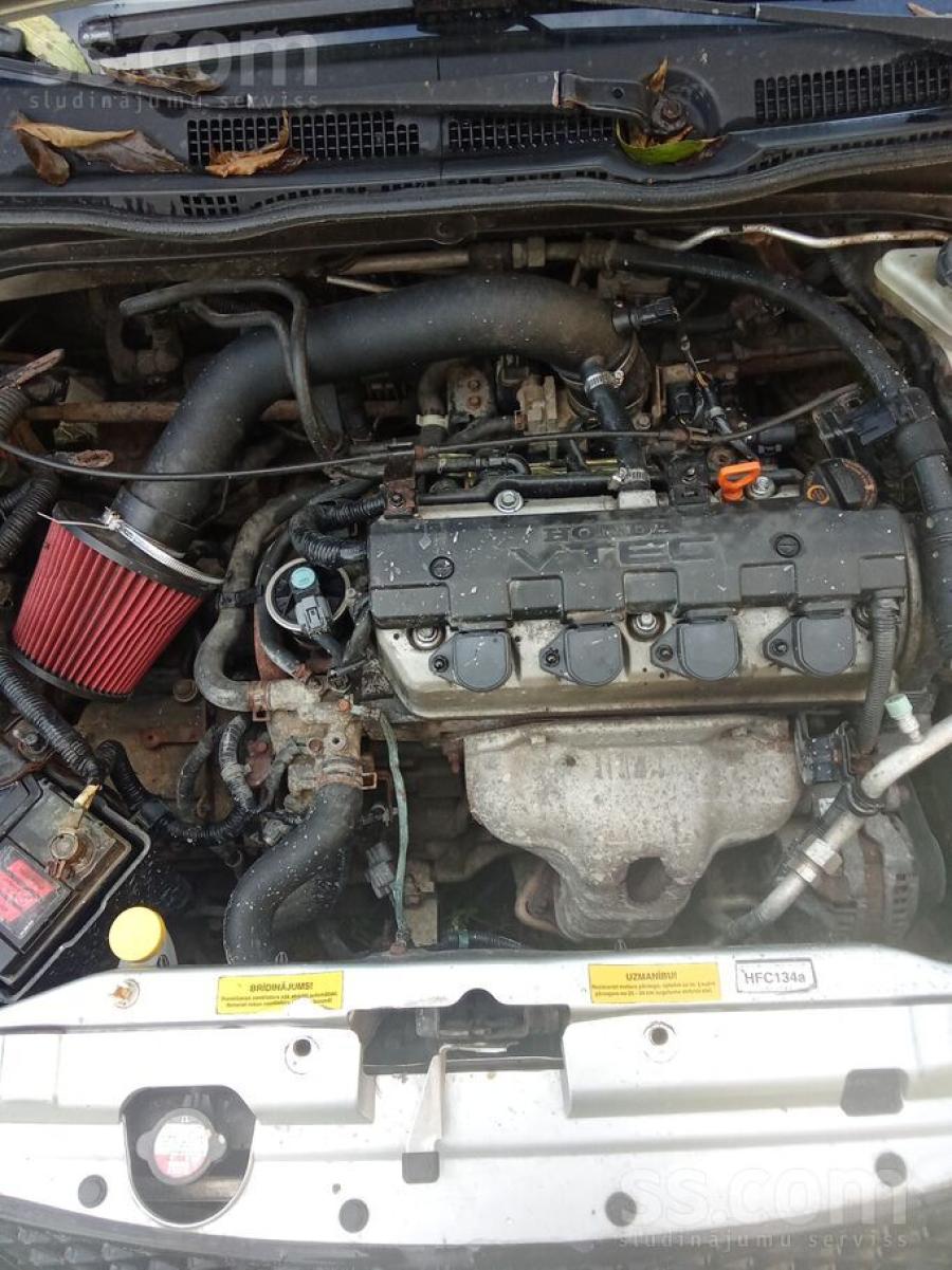 Grey Honda Civic 2003 in Bauska, with an engine capacity of 1.60 L and mileage of 300 thousand km for 1350 €, photo 3 on AUTOMOTO.COM.LV