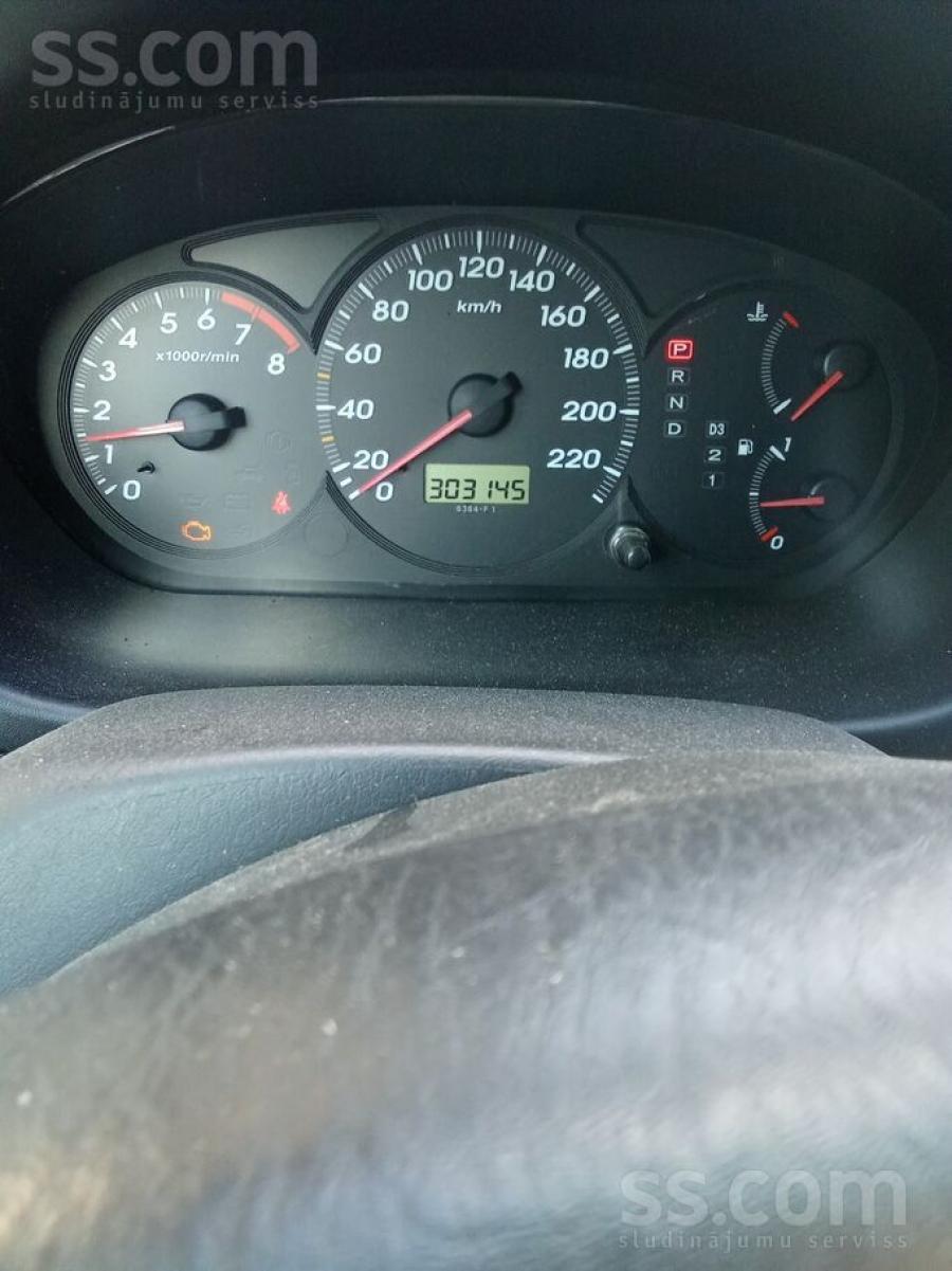 Grey Honda Civic 2003 in Bauska, with an engine capacity of 1.60 L and mileage of 300 thousand km for 1350 €, photo 4 on AUTOMOTO.COM.LV