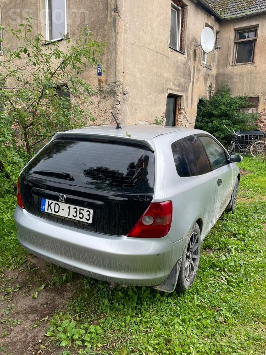 Grey Honda Civic 2003 in Bauska, with an engine capacity of 1.60 L and mileage of 300 thousand km for 1350 €, photo 6 on AUTOMOTO.COM.LV