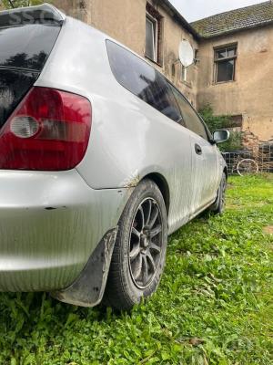 Grey Honda Civic 2003 in Bauska, with an engine capacity of 1.60 L and mileage of 300 thousand km for 1350 €, photo 11 on AUTOMOTO.COM.LV