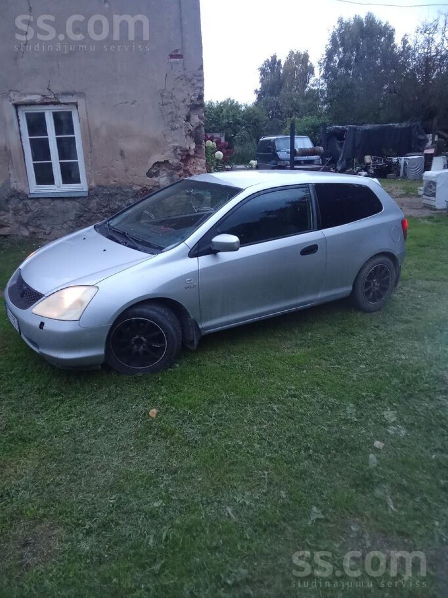 Pelēks Honda Civic 2003 Bauska, ar dzinēja tilpumu 1.60 L un nobraukumu 300 tūkst. km par 850 €, foto 3 vietnē AUTOMOTO.COM.LV