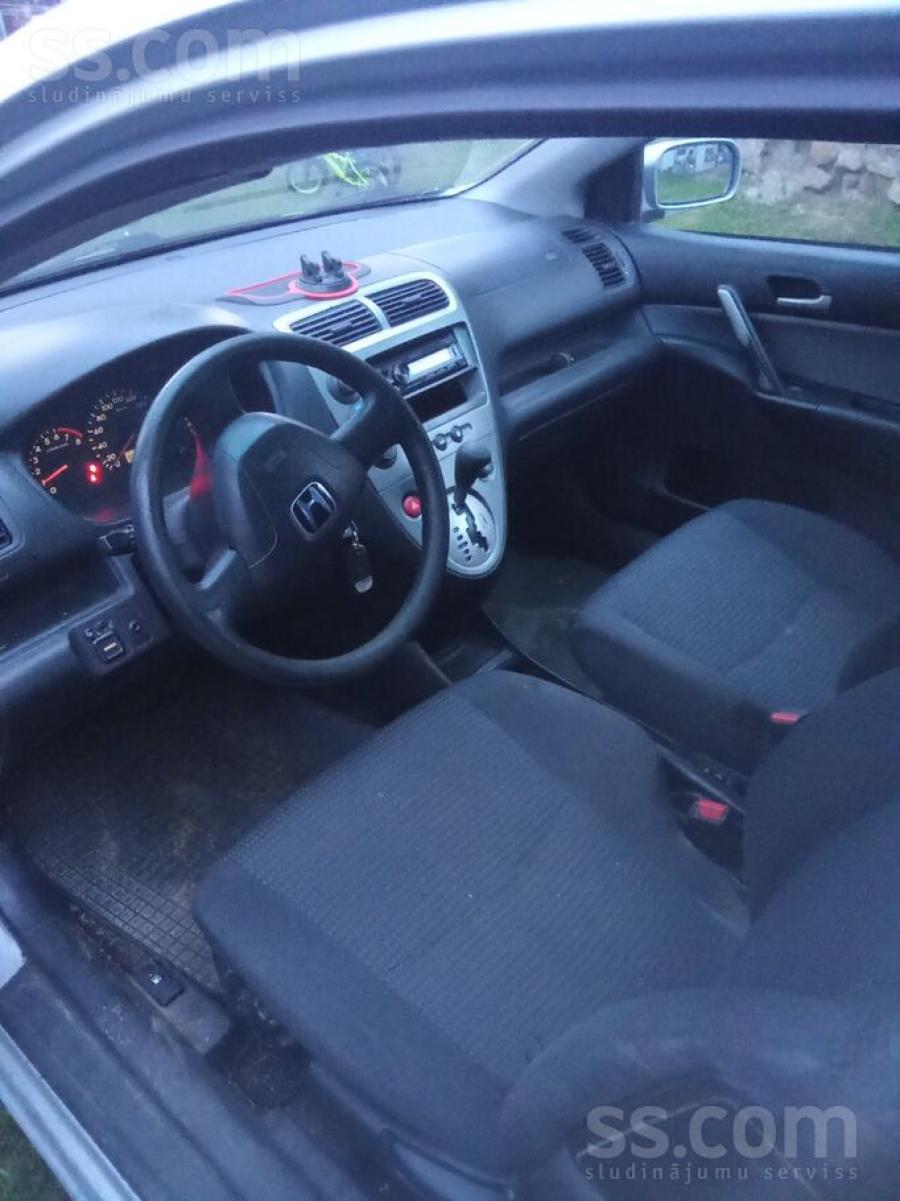 Pelēks Honda Civic 2003 Bauska, ar dzinēja tilpumu 1.60 L un nobraukumu 300 tūkst. km par 850 €, foto 5 vietnē AUTOMOTO.COM.LV
