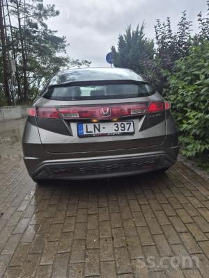 Pelēks Honda Civic 2007 Jūrmala, ar dzinēja tilpumu 1.60 L un nobraukumu 156 tūkst. km par 2600 €, foto 3 vietnē AUTOMOTO.COM.LV