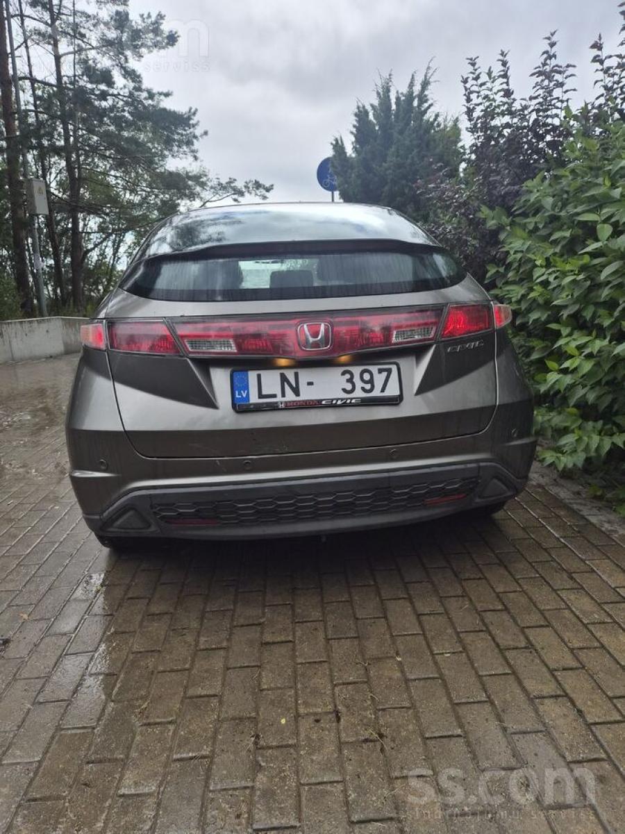 Pelēks Honda Civic 2007 Jūrmala, ar dzinēja tilpumu 1.60 L un nobraukumu 156 tūkst. km par 2600 €, foto 3 vietnē AUTOMOTO.COM.LV