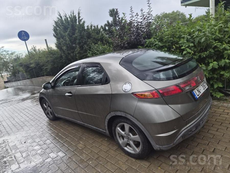Pelēks Honda Civic 2007 Jūrmala, ar dzinēja tilpumu 1.60 L un nobraukumu 156 tūkst. km par 2600 €, foto 4 vietnē AUTOMOTO.COM.LV