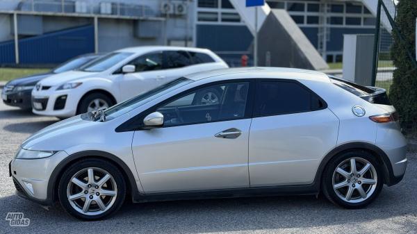Pelēks Honda Civic 2006 Viļņa, ar dzinēja tilpumu 2.20 L un nobraukumu 390 tūkst. km par 699 €, foto 2 vietnē AUTOMOTO.COM.LV