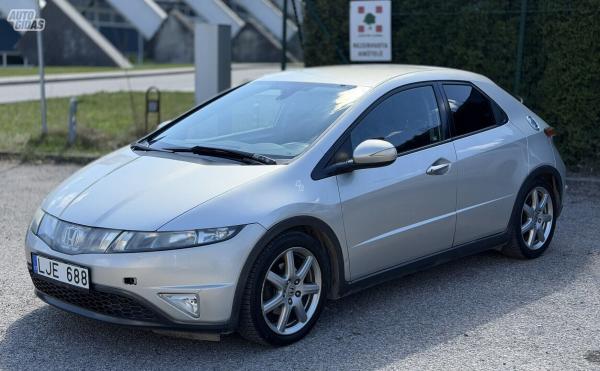 Pelēks Honda Civic 2006 Viļņa, ar dzinēja tilpumu 2.20 L un nobraukumu 390 tūkst. km par 699 €, foto 3 vietnē AUTOMOTO.COM.LV