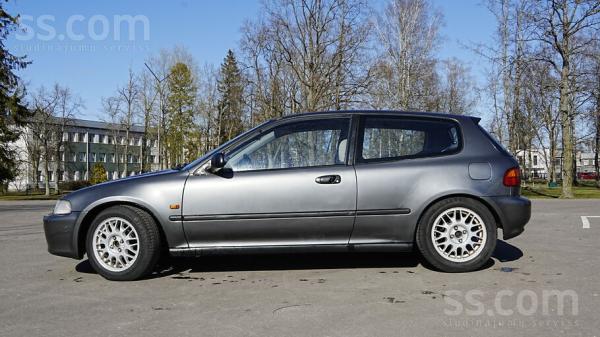 Pelēks Honda Civic 1992 Jūrmala, ar dzinēja tilpumu 1.50 L un nobraukumu 210 tūkst. km par 5000 €, foto 4 vietnē AUTOMOTO.COM.LV
