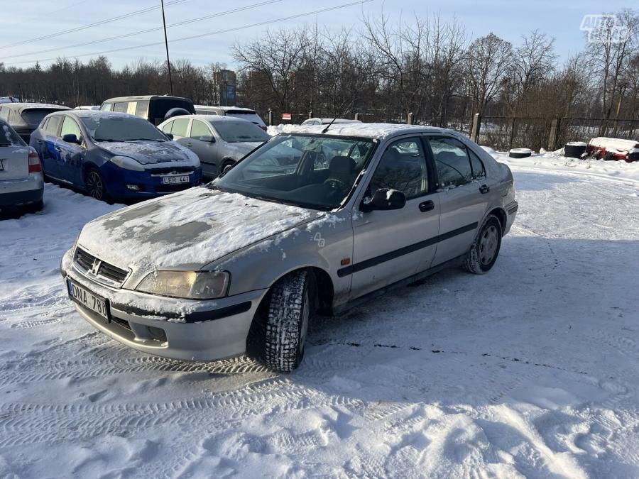 Grey Honda Civic 2000 in Siauliai, with an engine capacity of 1.60 L and mileage of 167 thousand km for 799 €, photo 2 on AUTOMOTO.COM.LV