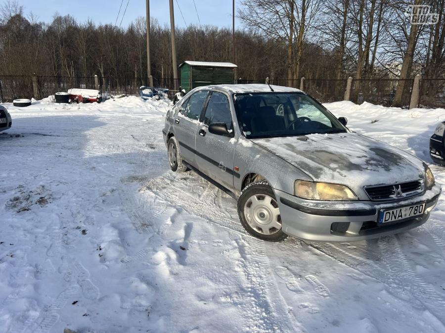 Grey Honda Civic 2000 in Siauliai, with an engine capacity of 1.60 L and mileage of 167 thousand km for 799 €, photo 7 on AUTOMOTO.COM.LV