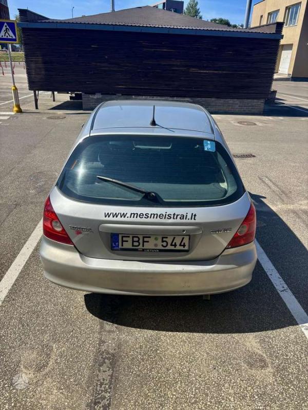 Grey Honda Civic 2001 in Vilnius, with an engine capacity of 1.59 L and mileage of 223 thousand km for 1500 €, photo 5 on AUTOMOTO.COM.LV