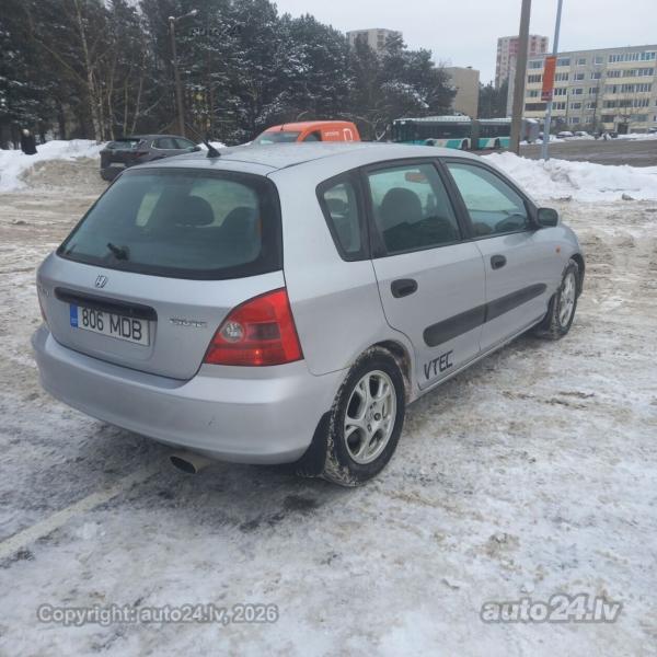 Grey Honda Civic 2002 in Tallinn, with an engine capacity of 1.60 L and mileage of 250 thousand km for 2350 €, photo 4 on AUTOMOTO.COM.LV