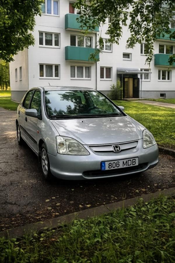 Grey Honda Civic 2002 in Tallinn, with an engine capacity of 1.60 L and mileage of 247 thousand km for 1999 €, photo 5 on AUTOMOTO.COM.LV